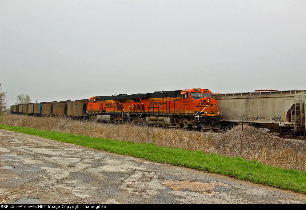 BNSF 6332 Heads Sb.